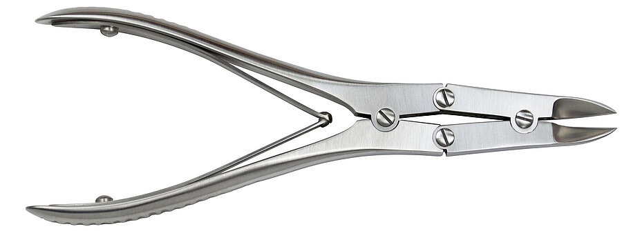 Cleaning surgical Instruments | MAFAC | Mafac